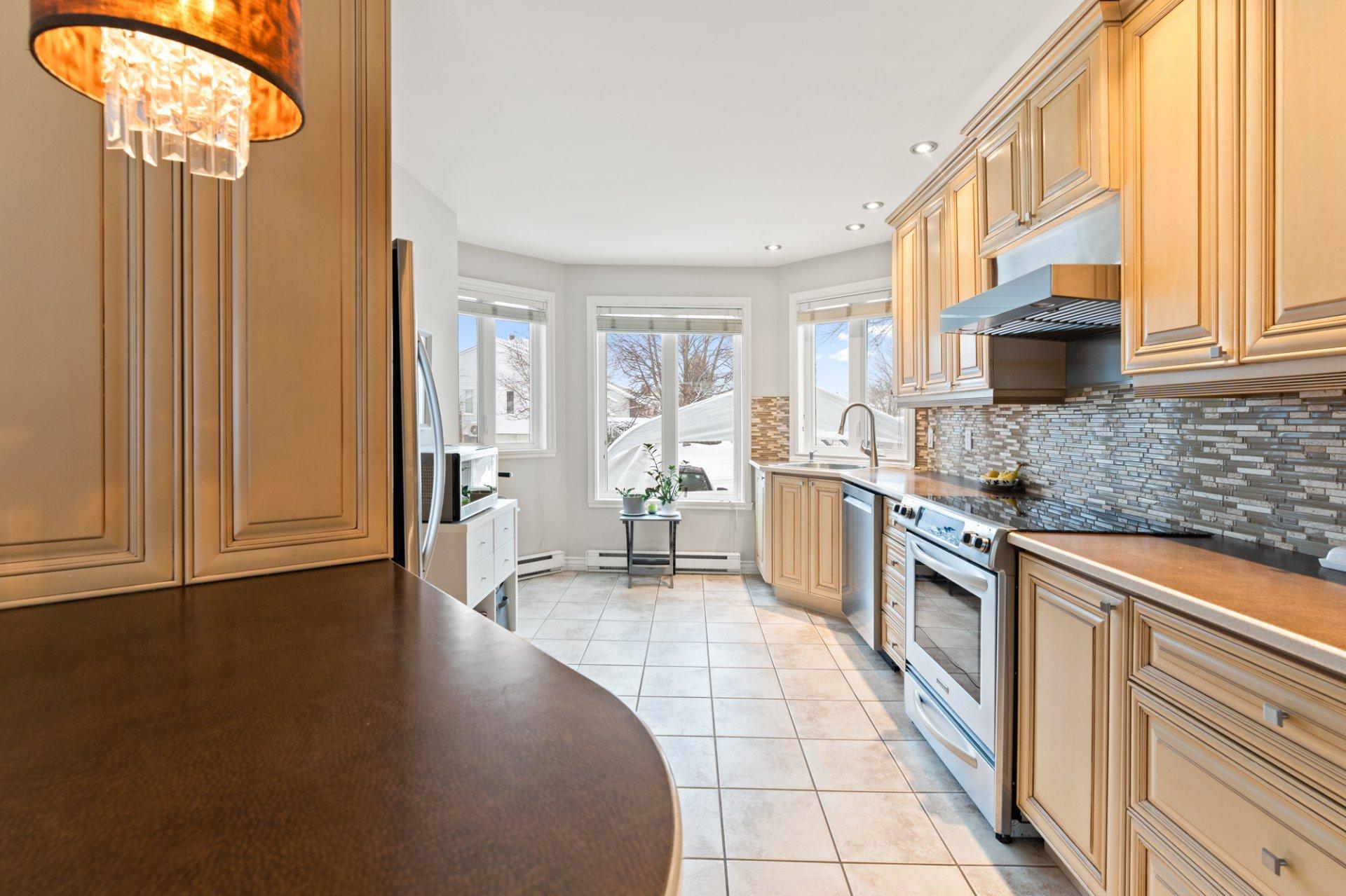 213 Rue Chaumontel, Sainte-Thérèse, QC, J7E 5H5 - house for sale ...