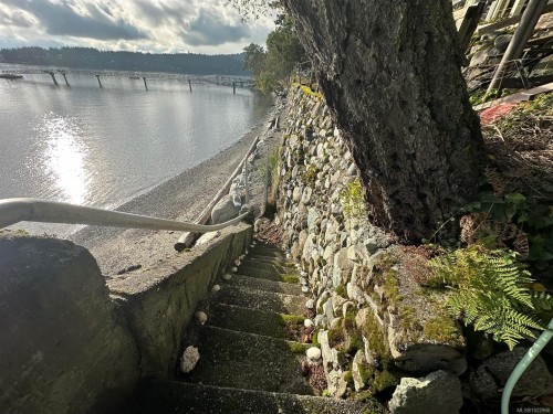 10 Mckenzie Cres, Piers Island, BC, V8L 5Y7 - house for sale | Listing ...