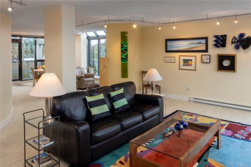 503-2605 Windsor Rd, Oak Bay, BC, V8S 5H9 - Single Family Property For ...